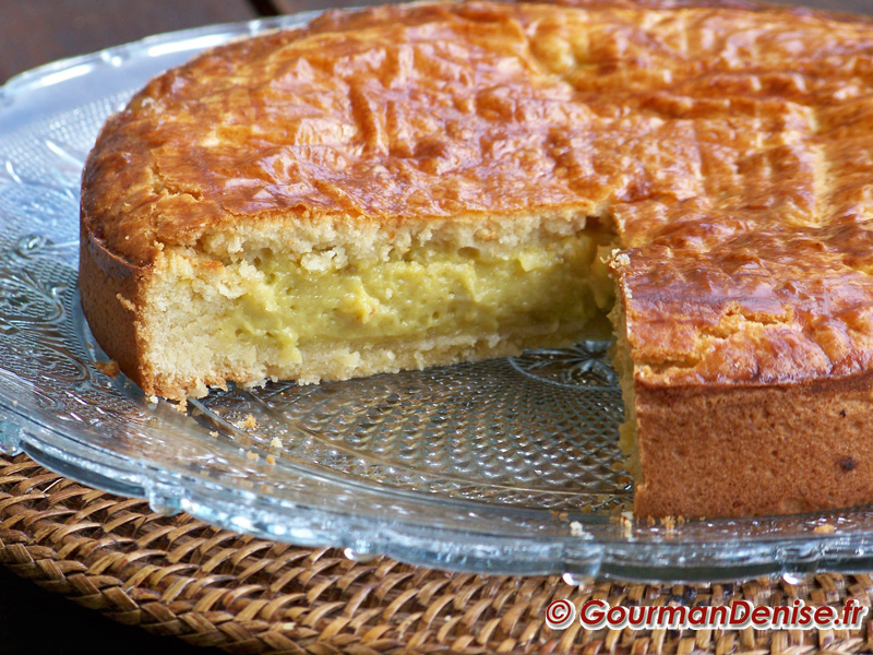 Gâteau basque aromatisé à la crème de pistache | GourmanDenise