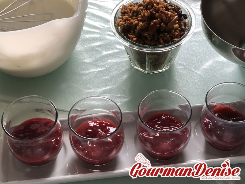 Verrines fruits rouges et granola | GourmanDenise